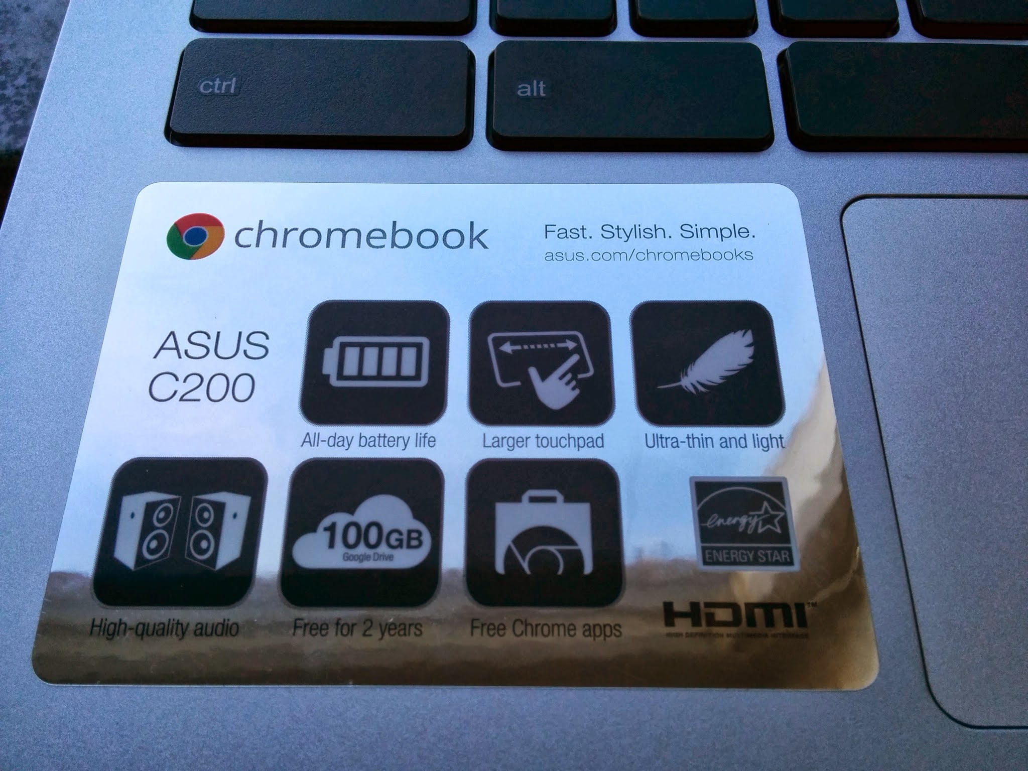 Photos of First ASUS Chromebook Leak Online - OMG! Chrome